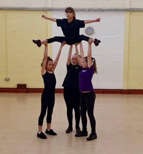 Lisa Hurst Dance Lift Photo – Lincs Kids